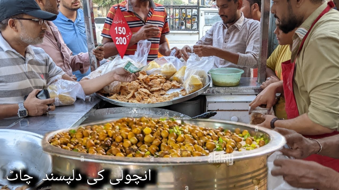 50+ Years Old Most Famous Chana Chaat Wala | Karachi Street Food ...