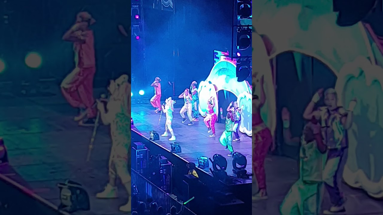 Jojo Siwa concert at the 02 arena 3/11/19 - YouTube
