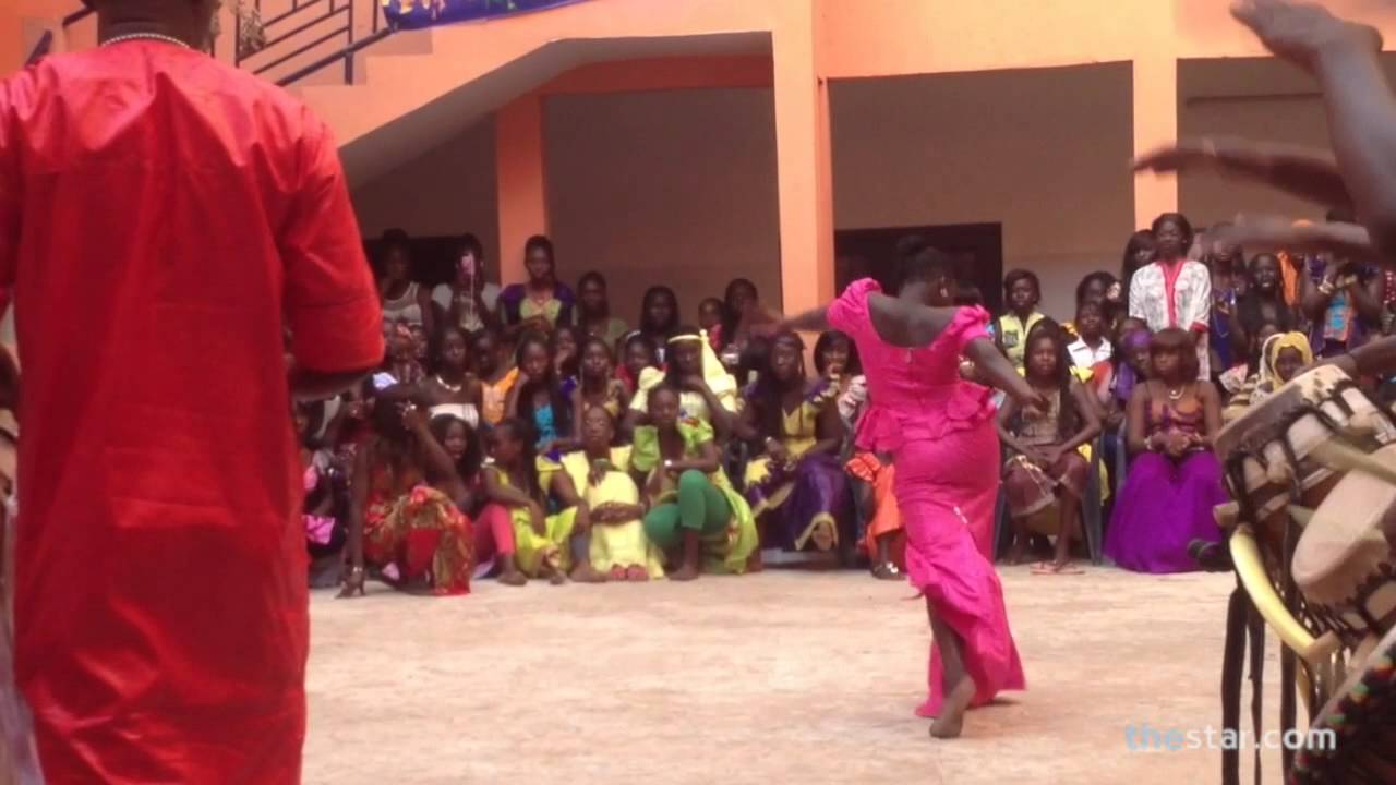 Sabar: A dance party for Senegalese teenage girls - YouTube