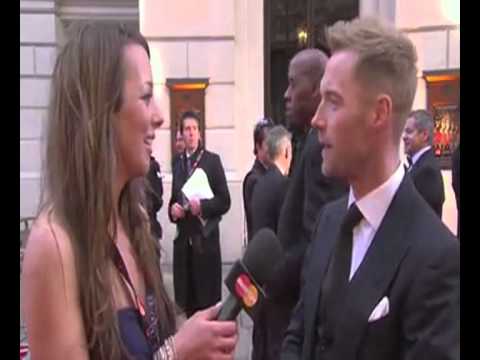 Lisa Vickery Showreel - YouTube