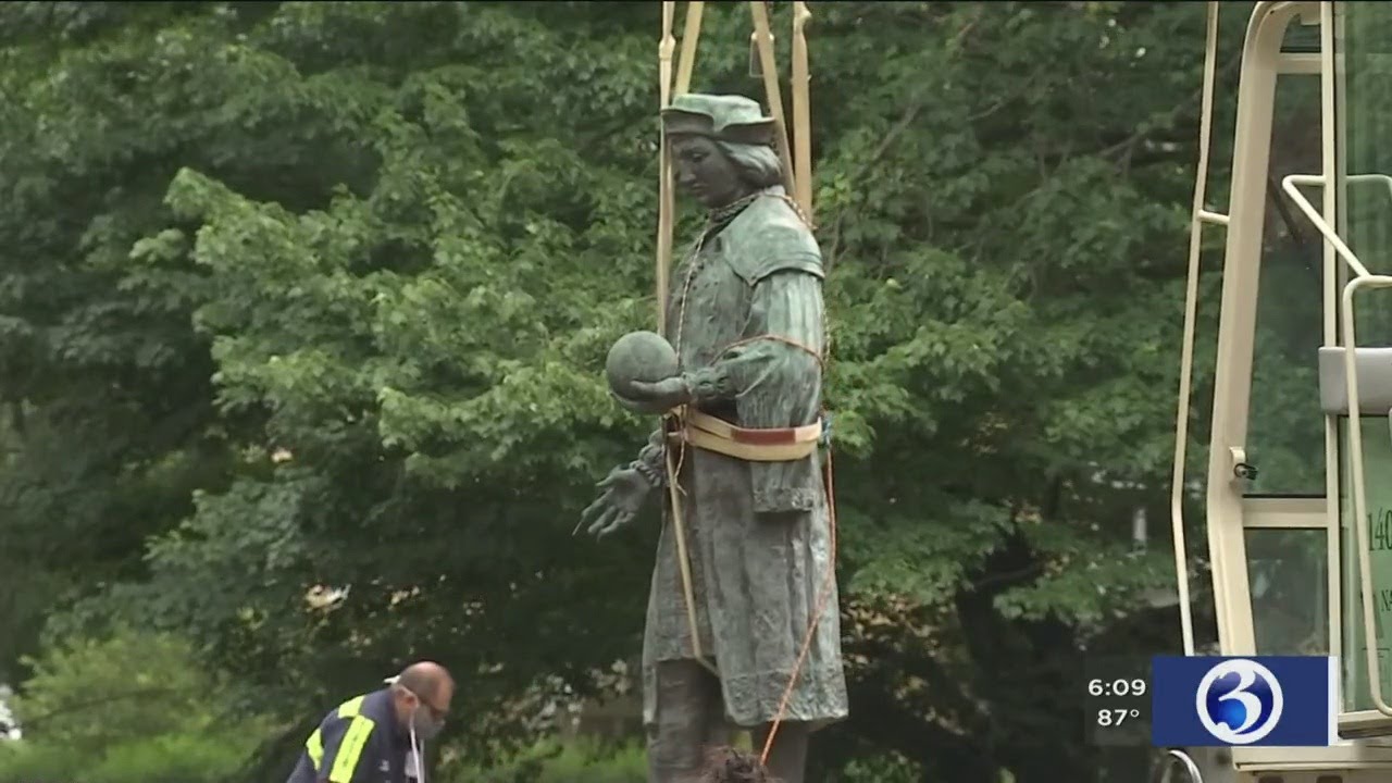 VIDEO: Christopher Columbus statue removed in New Haven - YouTube