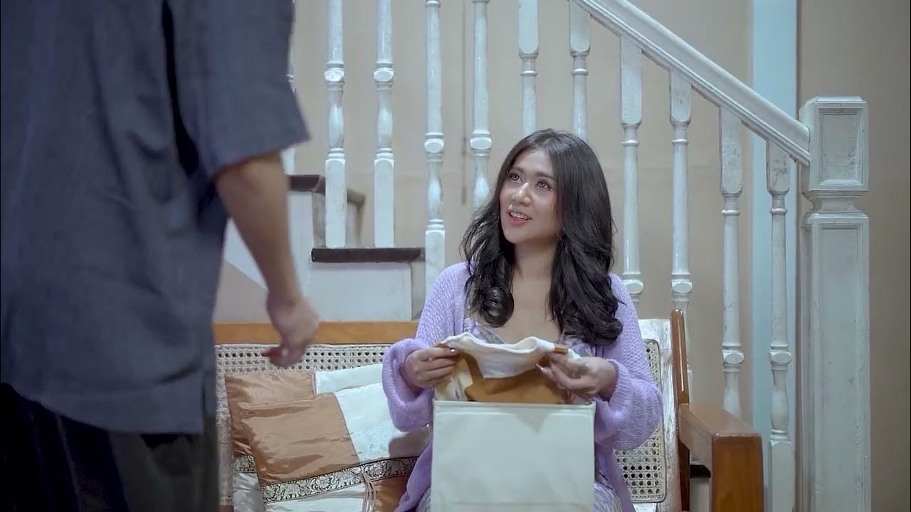 Thiri Win Hlaing - မောင်ရဲ့ဘေးနားလေး ( Official Music Video ) - YouTube