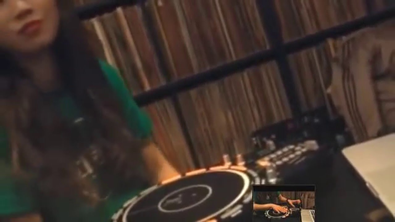 DJ Sara ★ Freestyle Scratch - YouTube