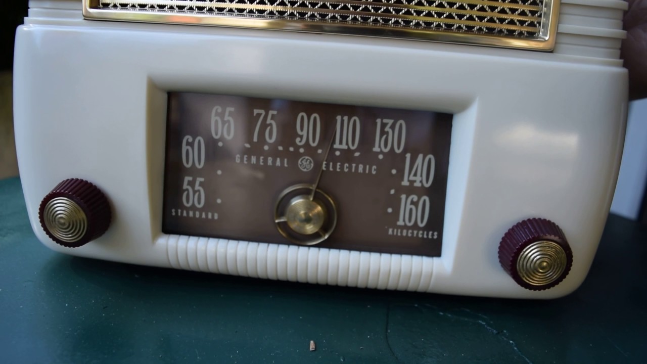 General Electric 201 Plaskon Plastic Radio Clean & Working - YouTube