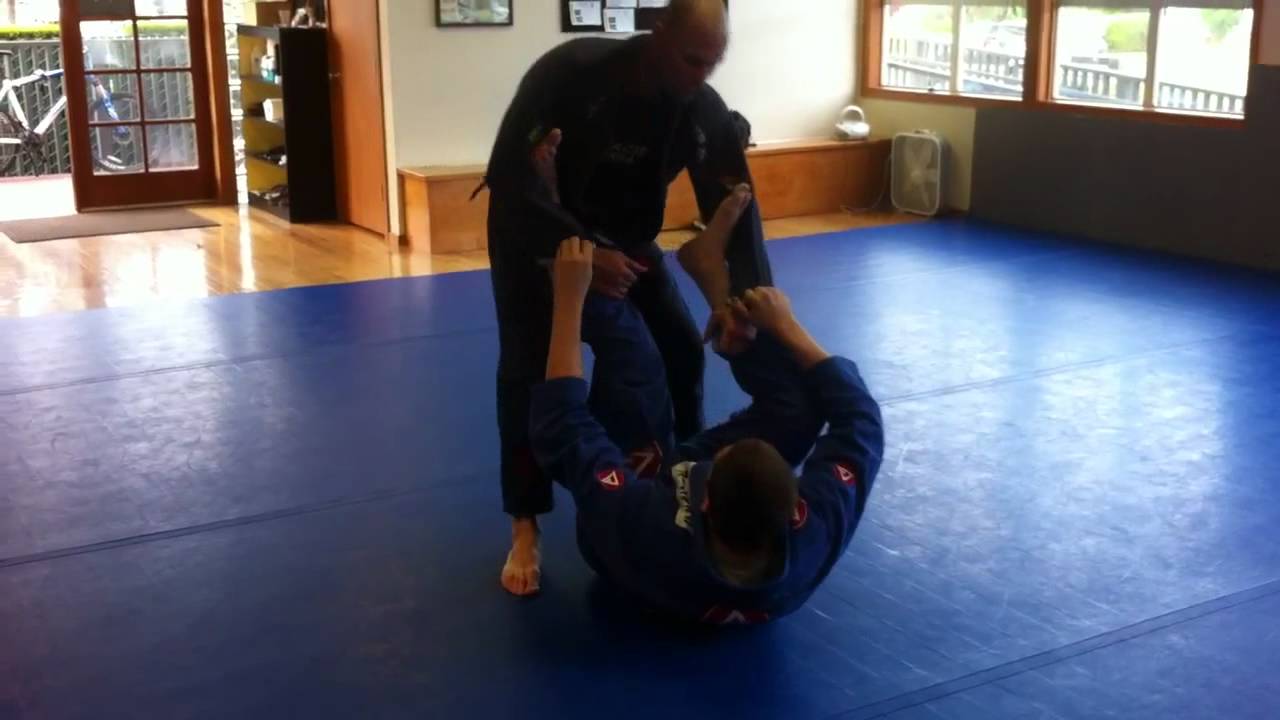 Passing spider guard. Elite Brazilian Jiu-jitsu of Everett - YouTube
