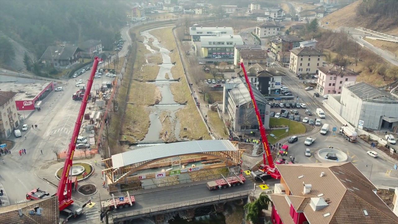Pedestrian walkway lifting and positioning with Liebherr LTM 1160 - 5.2 ...