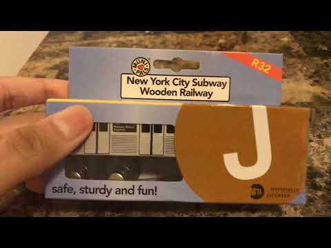 Munipals Unboxing R32 (J) & (Z) trains - YouTube