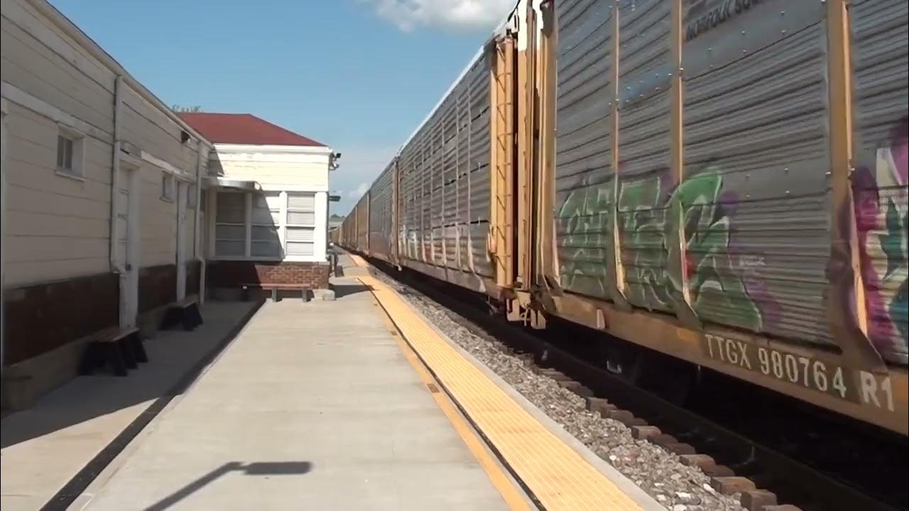 BNSF 7123 Leads a BNSF V-Train West through La Plata, MO 06/10/2021 - YouTube