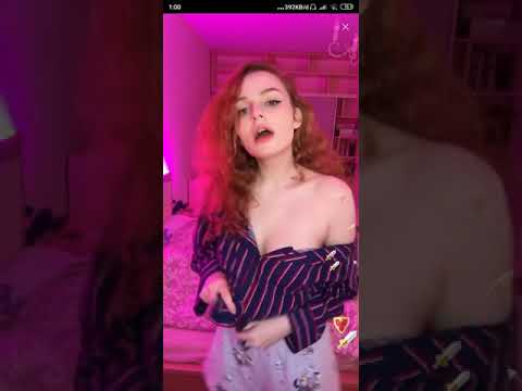 Cewe Rusia pamer payudara di bigolive