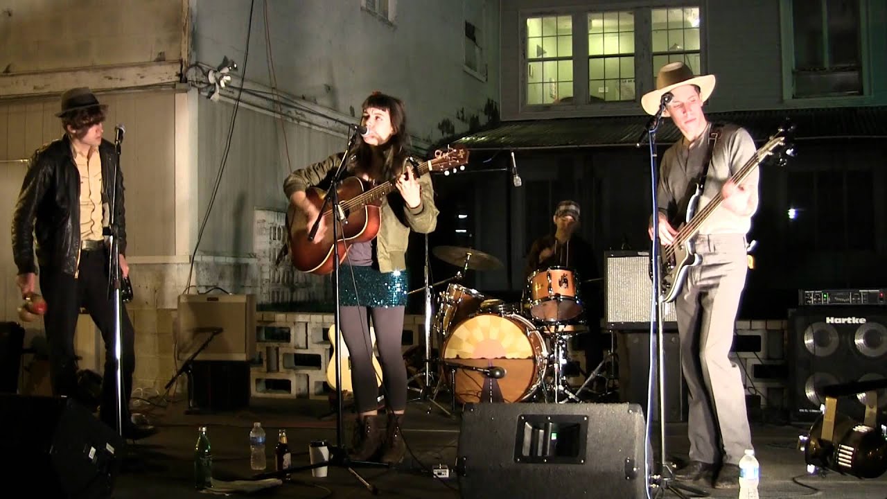 Hurray for the Riff Raff: "Born to Win (Part One)" - YouTube