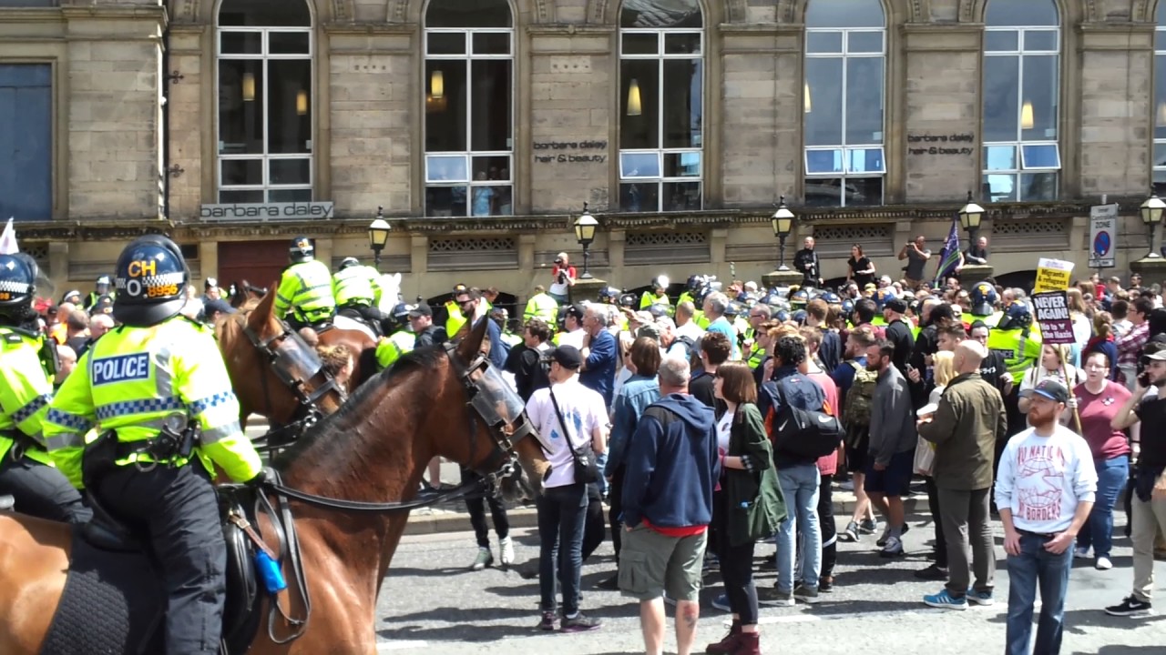 EDL vs locals and Antifa Liverpool 2017 - YouTube