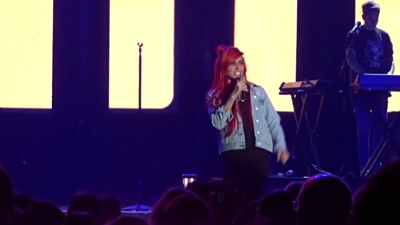 LIGHTS - UP WE GO [LIVE - WE DAY FAMILY, VANCOUVER BC] - YouTube