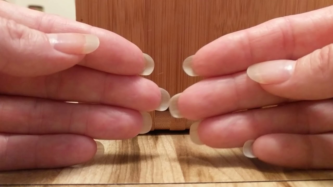 Long nails tapping - YouTube