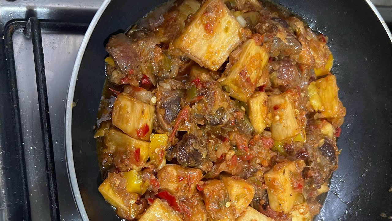How to make Ghana fried yam in gizzard peper sauce. Ghana fried yam in ...