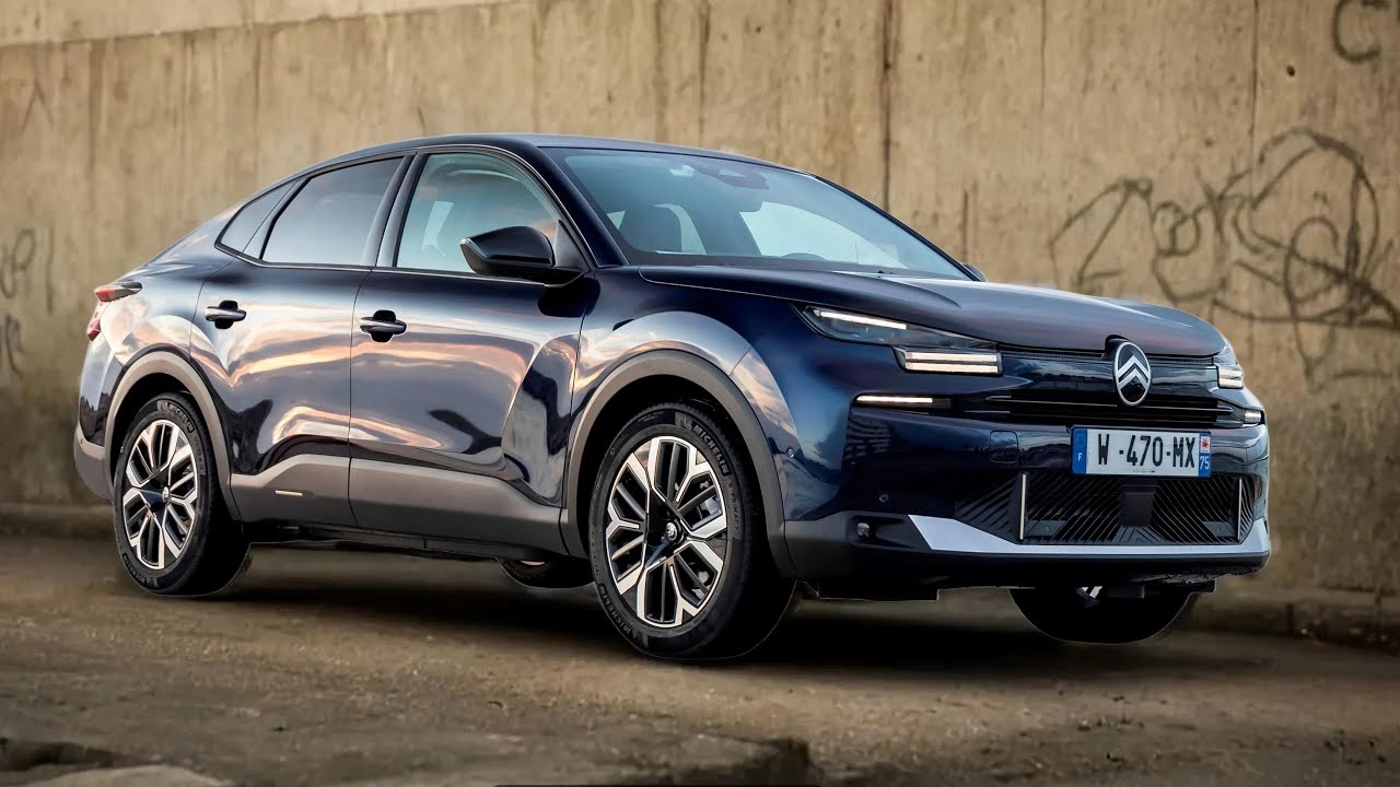 2025 Citroen ë-C4X MAX Eclipse Blue electric hatchback with a range of ...