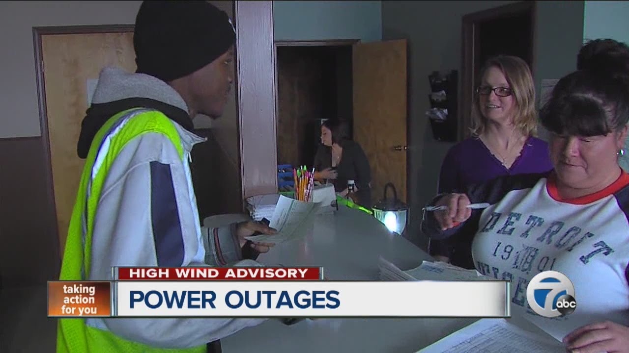 High winds cause power outages - YouTube