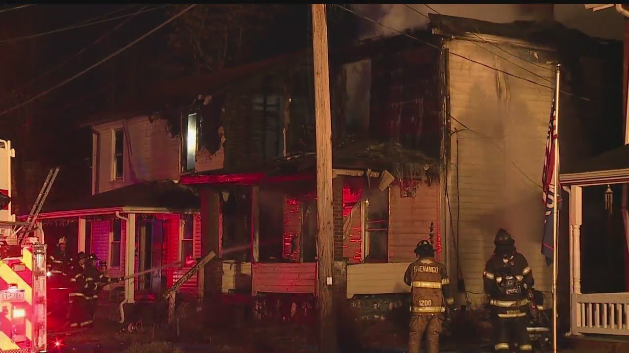 Large structure fire spreads to three houses in New Castle - YouTube