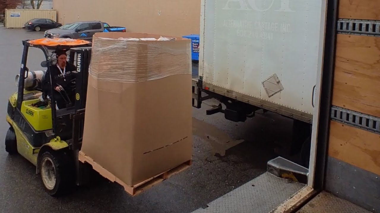 New Pallets! Making And Selling Mystery Boxes On Facebook - YouTube