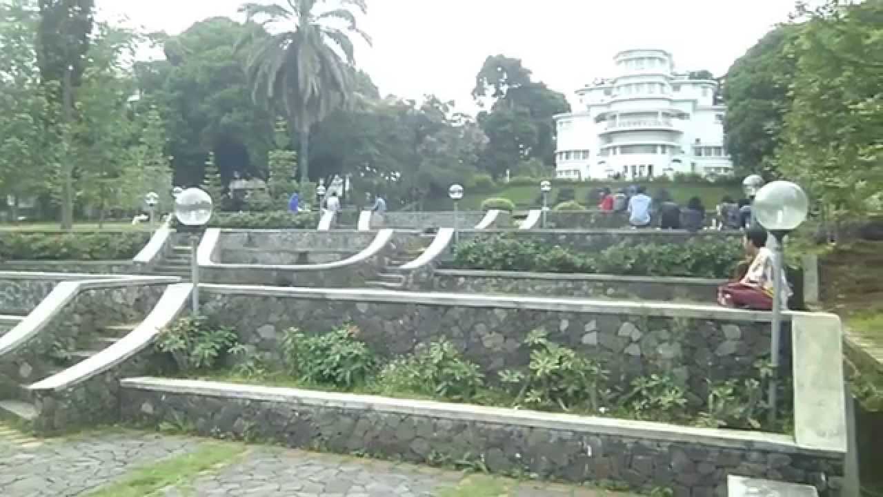 Keindahan Gedung Isola dan Taman Bareti di Universitas Pendidikan ...