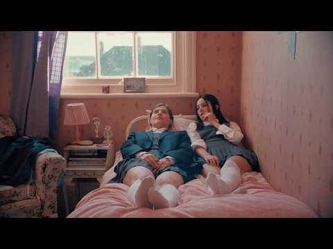 DUAS ALUNAS ADOLESCENTES experimentaram uma com a outra e acabaram se apaixonando