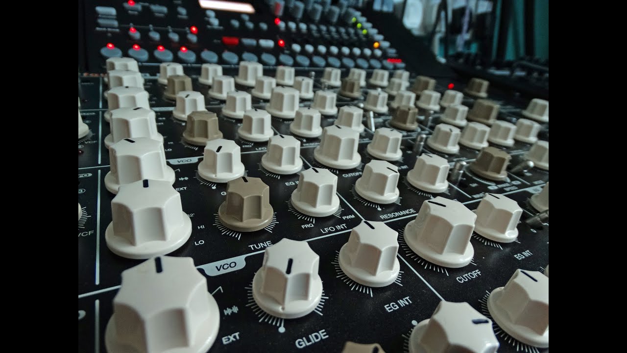 Vermona Perfourmer MKII Four Voice Analog Synthesizer. - YouTube