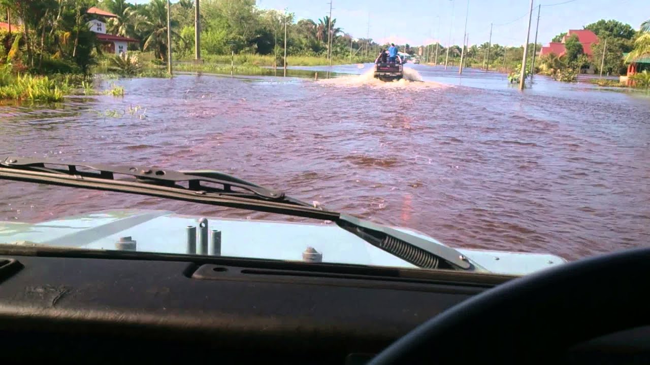 Flooding Brunei 2014 _ Panapar_Tg Maya Roads(Hilux) / Panapar_Ukong ...