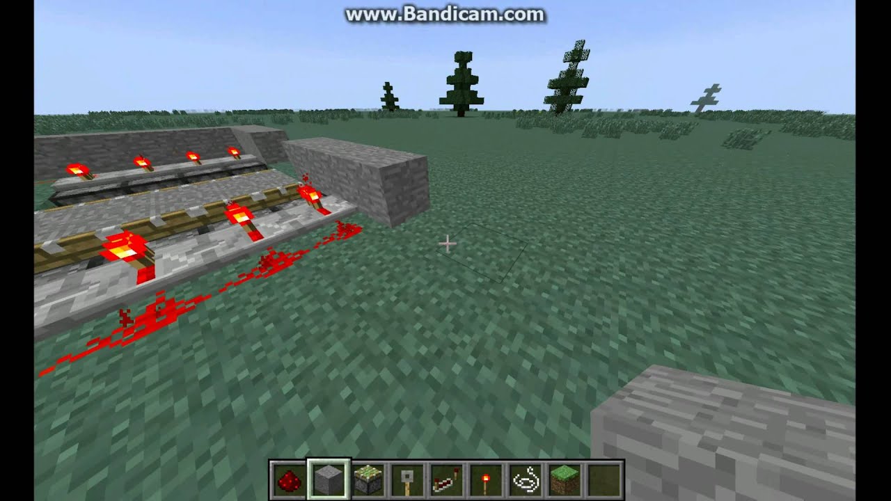 MINECRAFT REDSTONE TRAP!!! (Easy and compact) - YouTube
