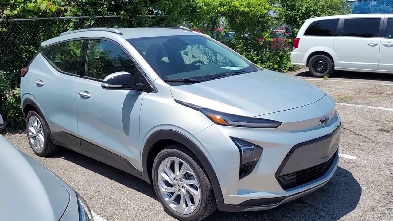 2022 Chevrolet Bolt EUV in Silver Flare Metallic - YouTube