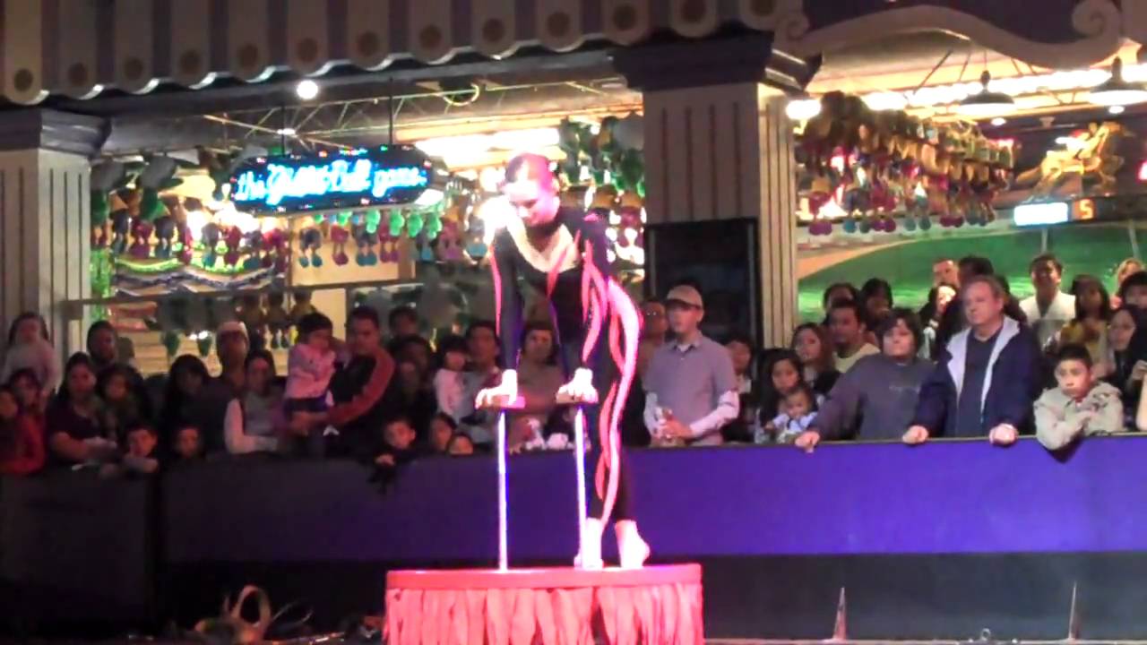 Circus Circus female contortionist - YouTube