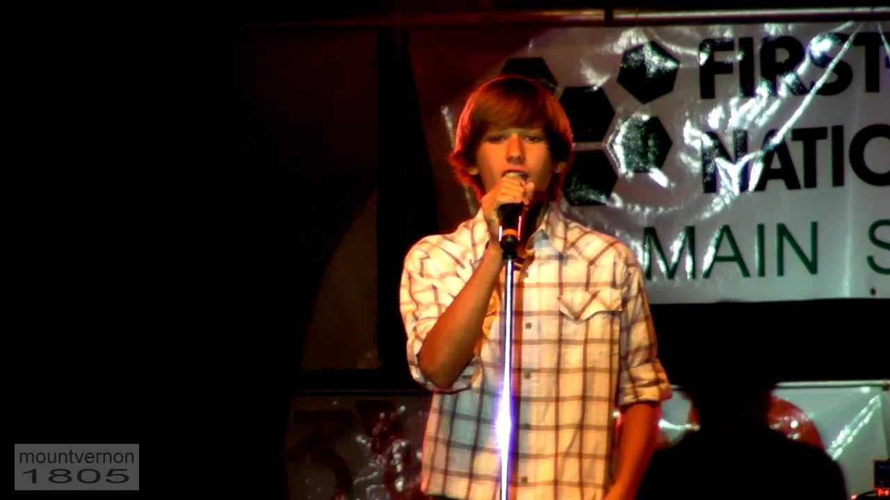 Trey Caldwell singing Keg in the Closet (Knox Idol 2011) - YouTube