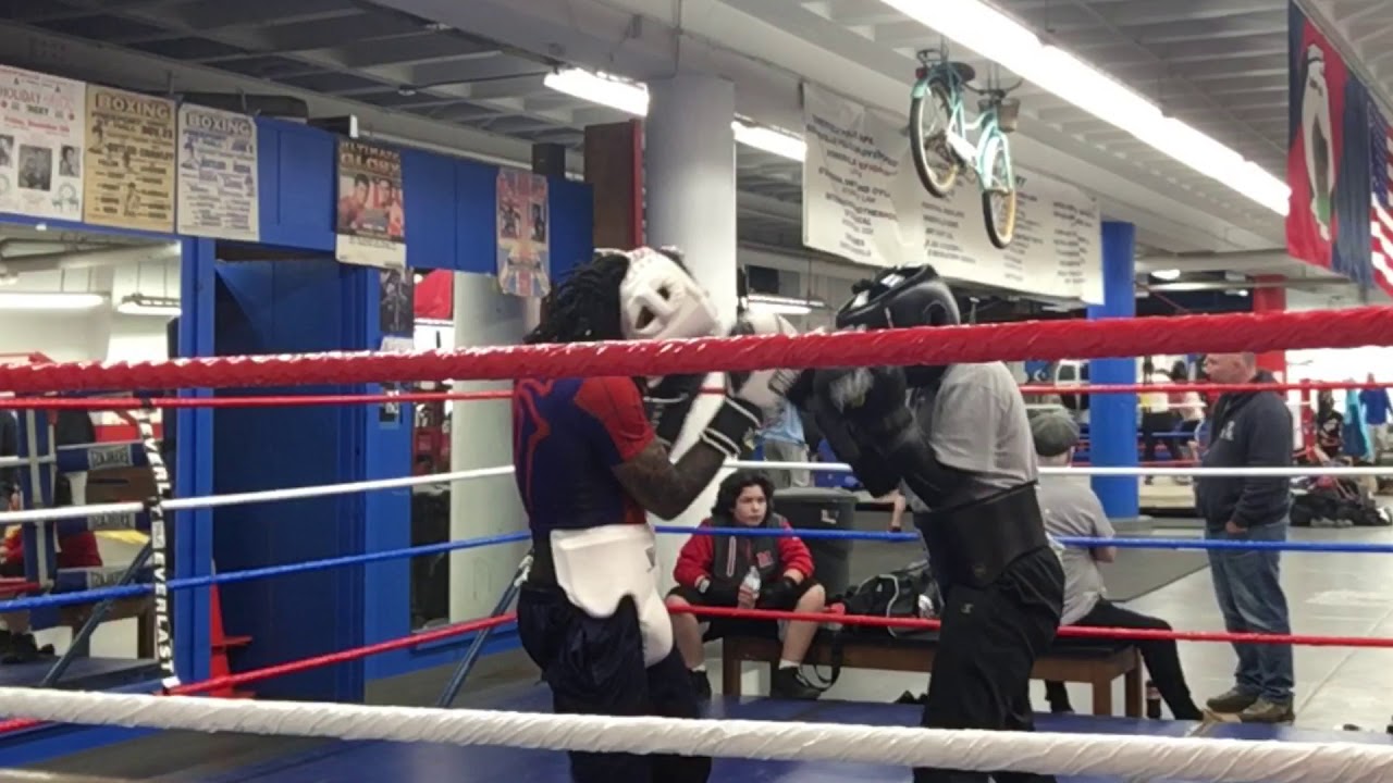 FEMALE BOXER BRI SPARRING IN SOMERVILLE BOXING CLUB - YouTube