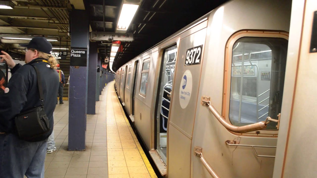 NYCT R160 (E) Arriving/Departing Queens Plaza - YouTube