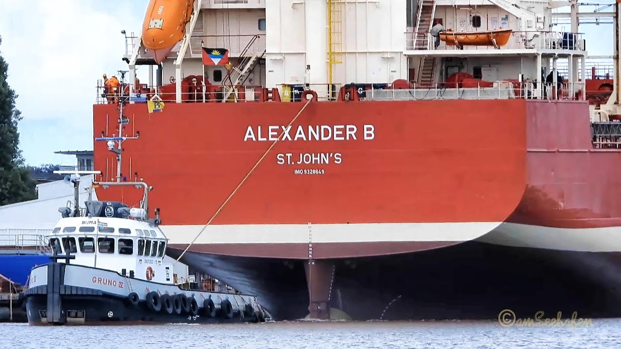 ausdocken Containerschiff ALEXANDER B container ship docks out EWD ...