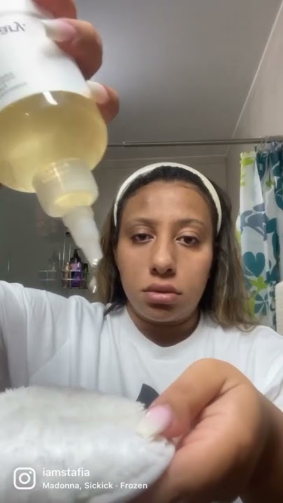 Take off my makeup with me 🧼 - YouTube