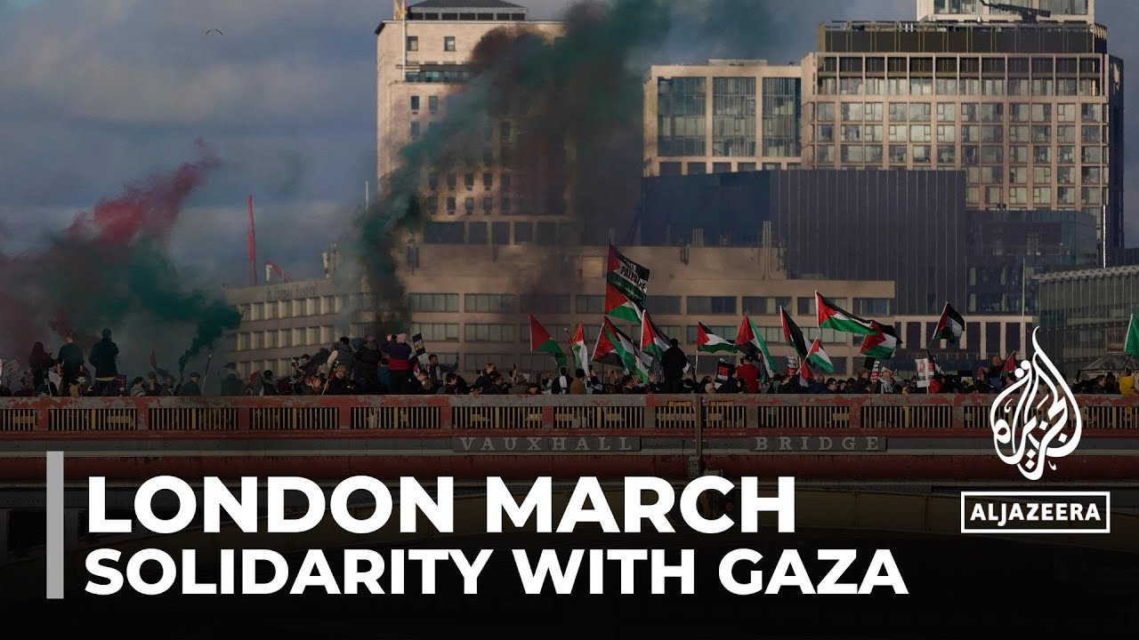 Hundreds of thousands rally in London demanding Gaza ceasefire - YouTube