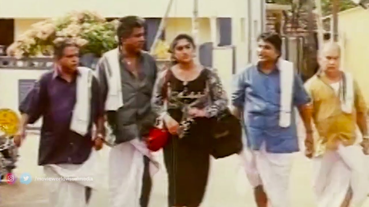 "ചുമ്മാതല്ല അവന്മാർ പുറകെന്ന് മാറത്തെ ഒന്നരച്ചാണ് തുണിയും ...