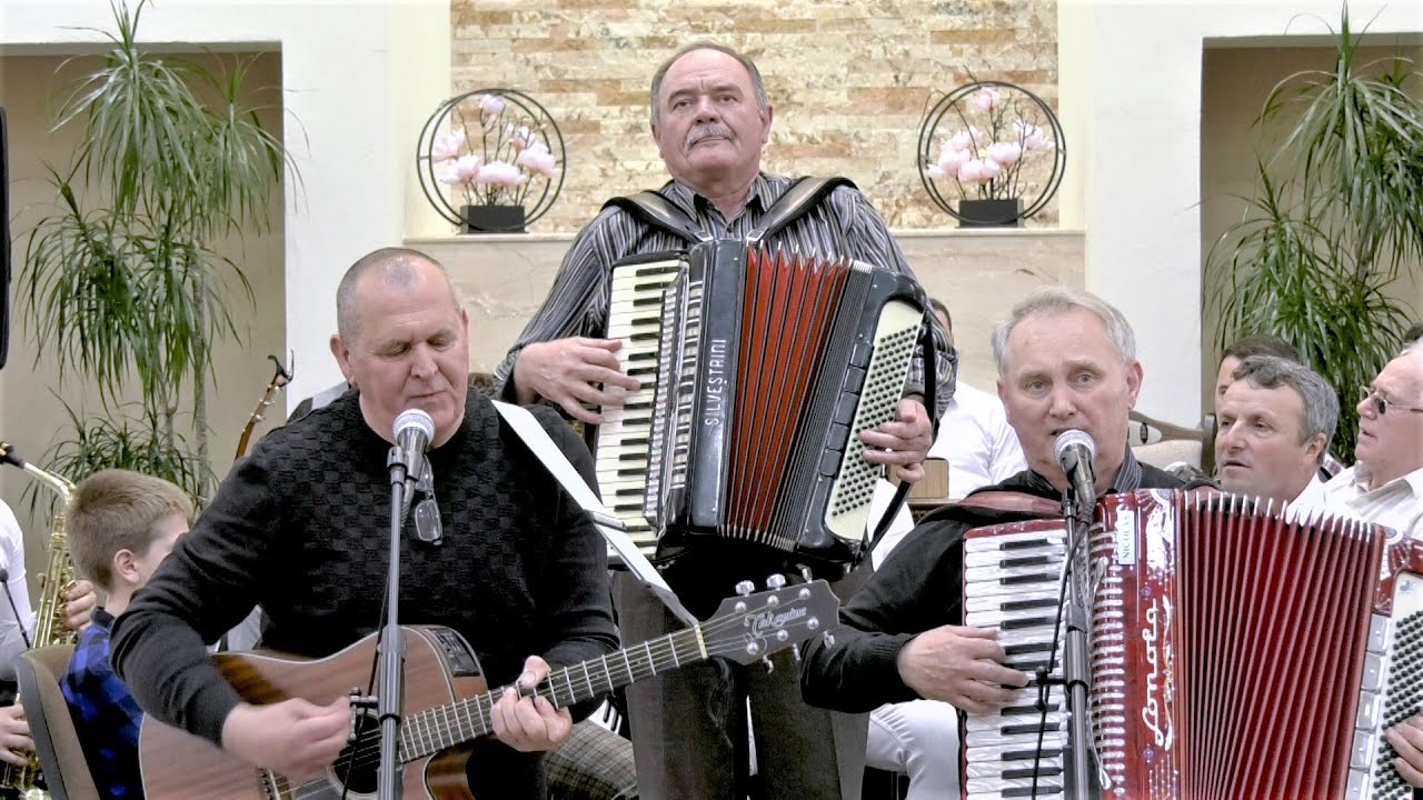 BRATCA-Bihor„ Întâlnirea cântăreților„ Grupul de la Arad - YouTube