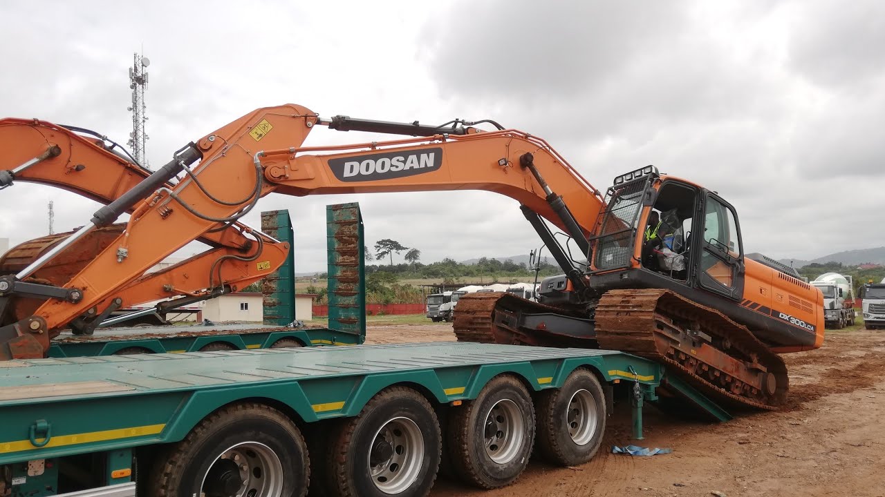 Excavator Operator climbing low bed trailer so easy. - YouTube