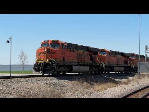 BNSF 7636 7220 4007 5069 7600 Fort Madison, IA 4-7-25 - YouTube