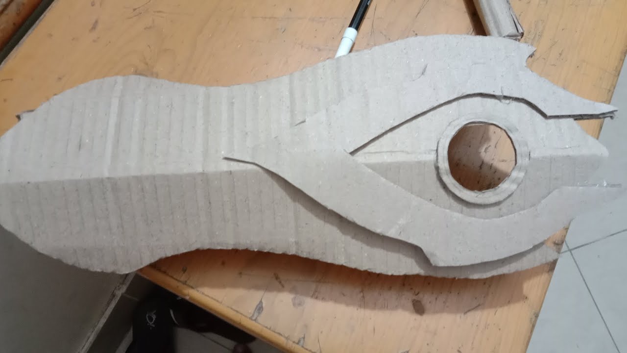 how to make thundercats 2011 claw shield from cardboard - YouTube