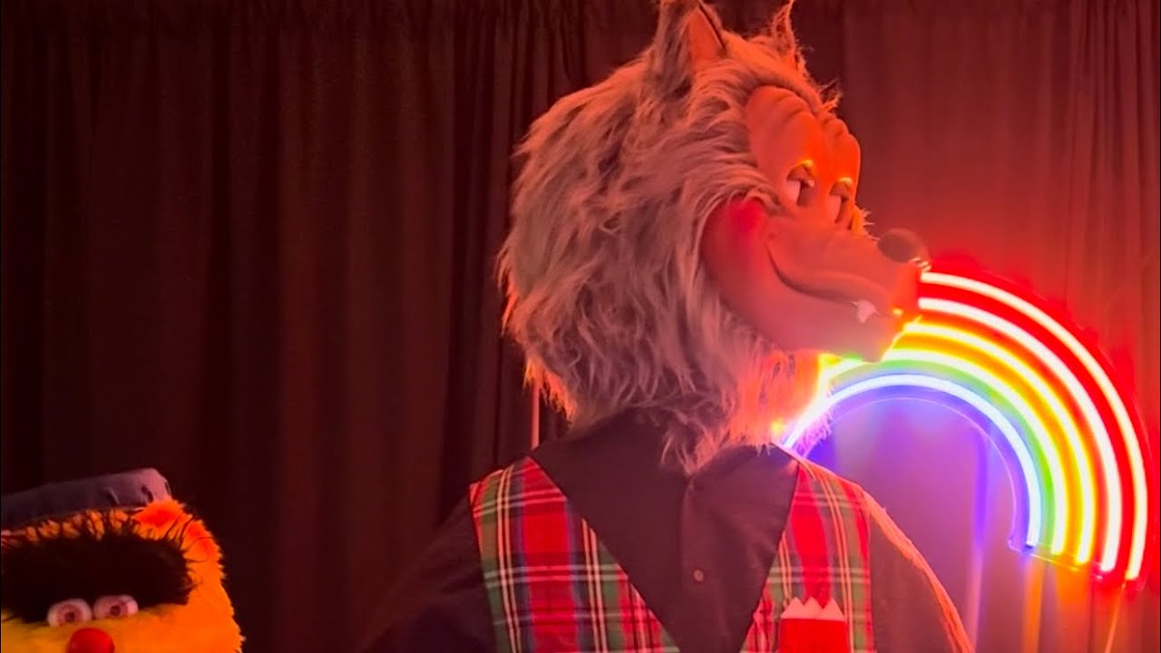 Rolfe Dewolfe (Chuck E Cheese) performing “Everybody Wants to Rule the ...