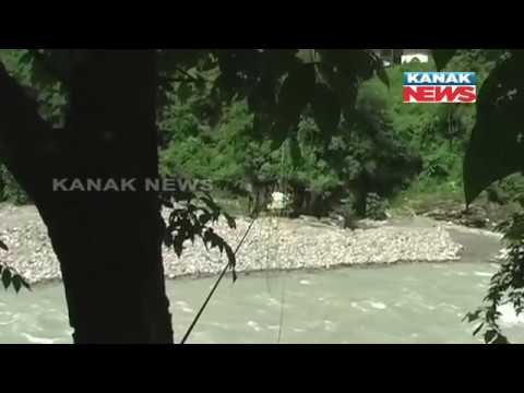 Students Cross River Through Ropeway To Reach School - YouTube
