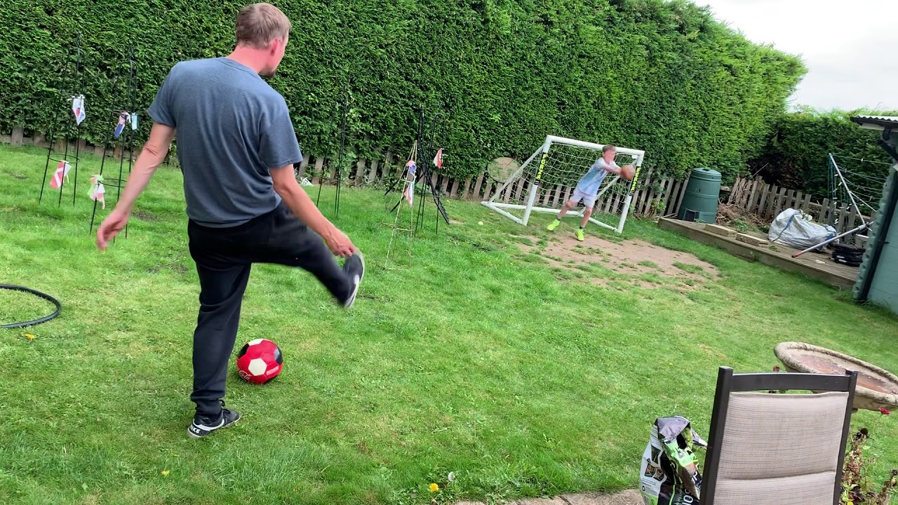 Free Kick - Bend it like Beckham - YouTube