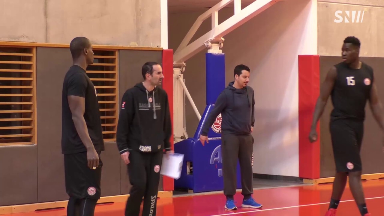 Sébastien Bozon, entraineur d'Aix-Maurienne a été remplacé pour la fin ...