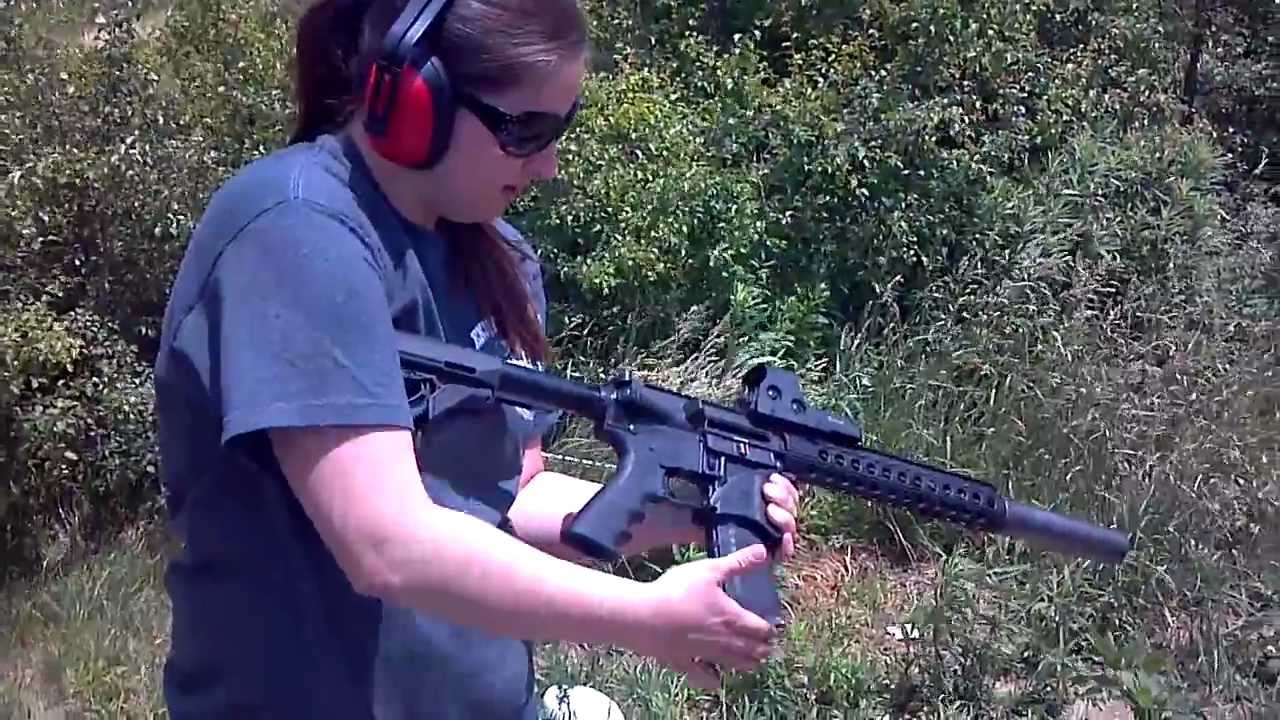 redneck girl shooting full auto m16 ar 15 - YouTube