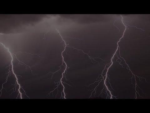 Here are the 3 main types of lightning - YouTube