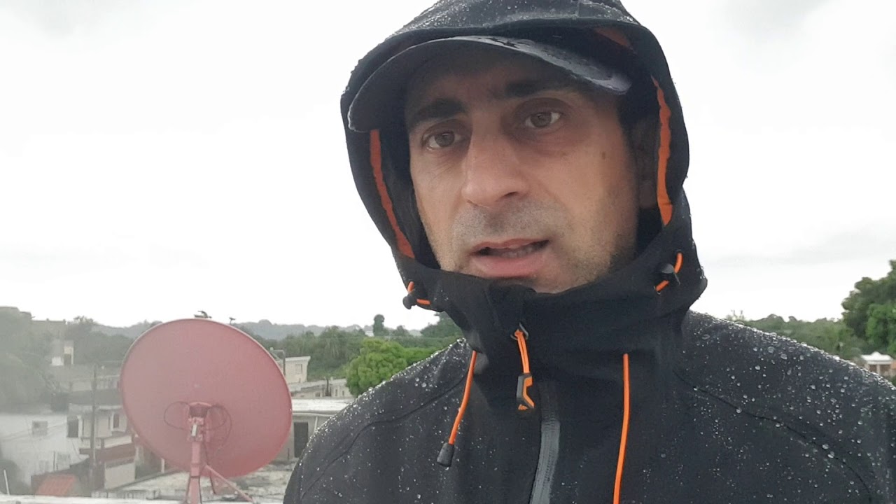 Teste veste forclaz 400 pluie noir dans les Caraïbes - YouTube