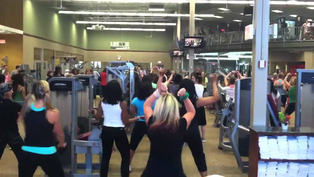 Lifetime Fitness Pickerington Flash Mob - YouTube