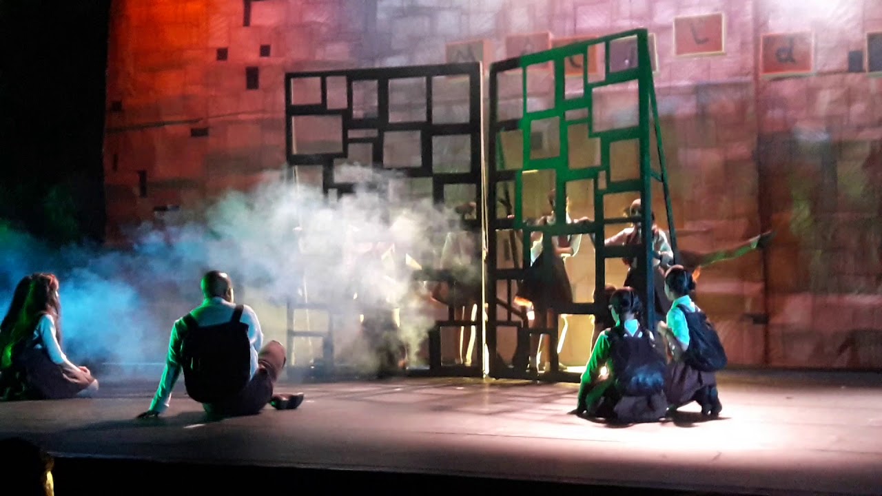 Matilda - O Musical - Chegada na Escola - YouTube