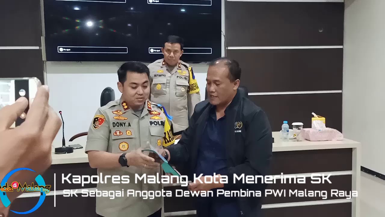 AKBP Dony Alexander Menerima SK Sebagai Dewan Pembina PWI Malang Raya ...